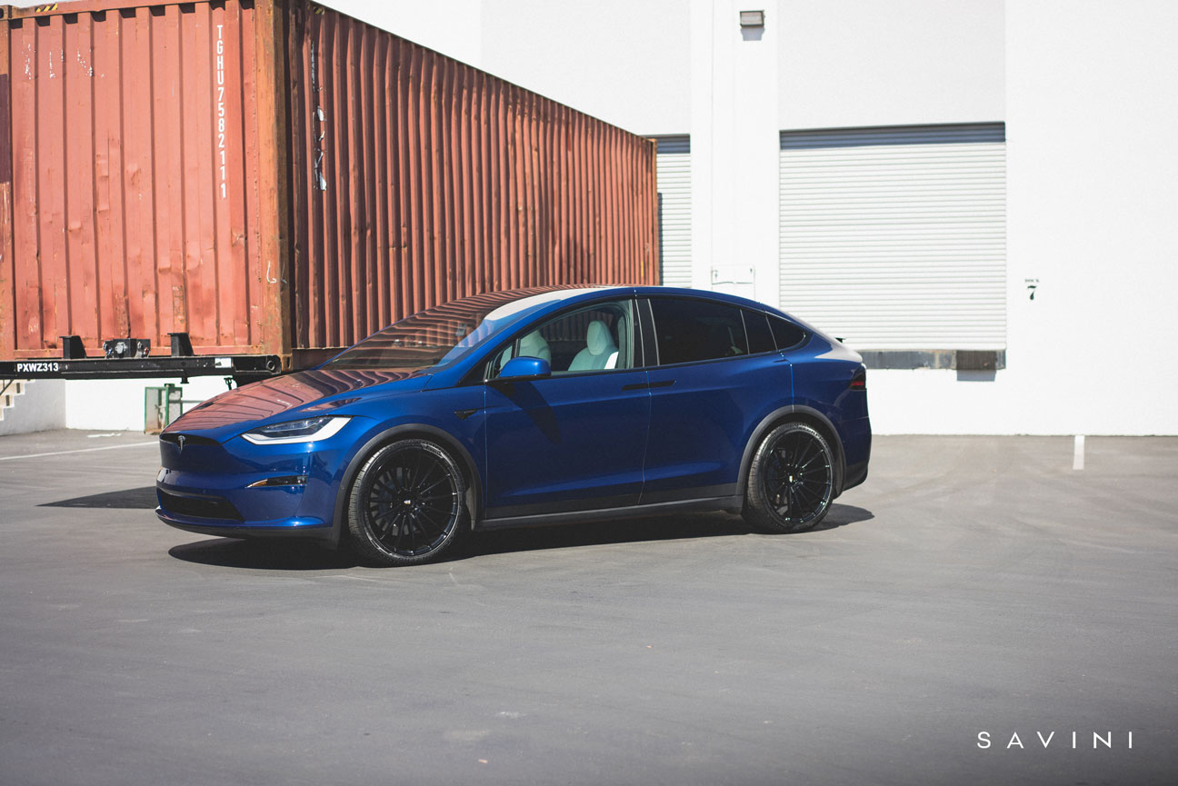 BM16 Gloss Black - Savini Wheels